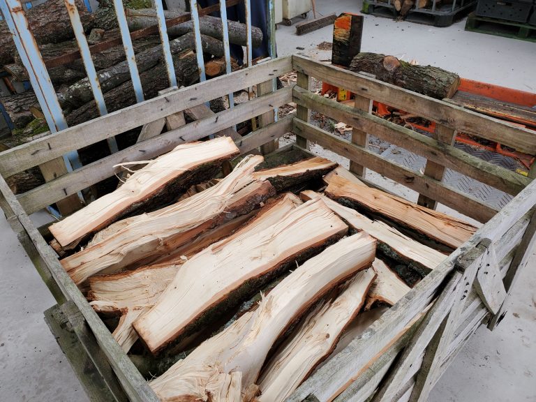 Splitting Alder Logs - Wood Chunks